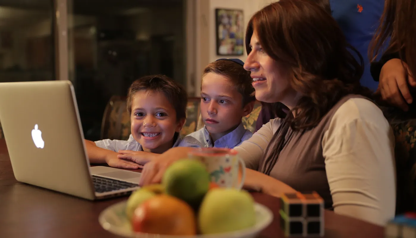 Top Jewish Online Platforms for Families
